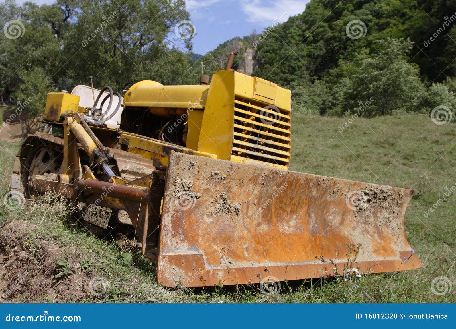 Old Bulldozer Stock Photo - Image: 16812320