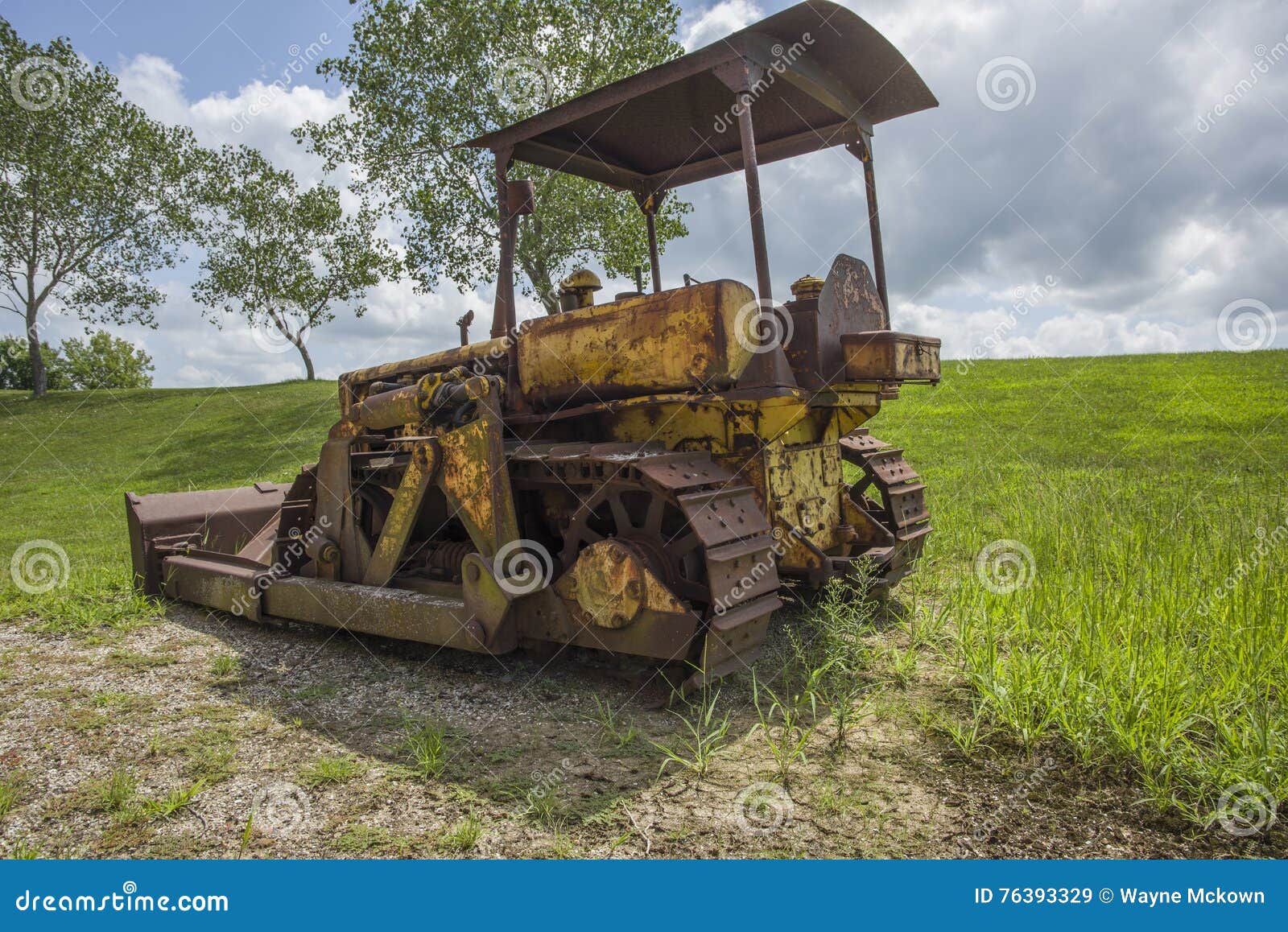 Old bulldozer, stock image. Image of digger, construction - 76393329