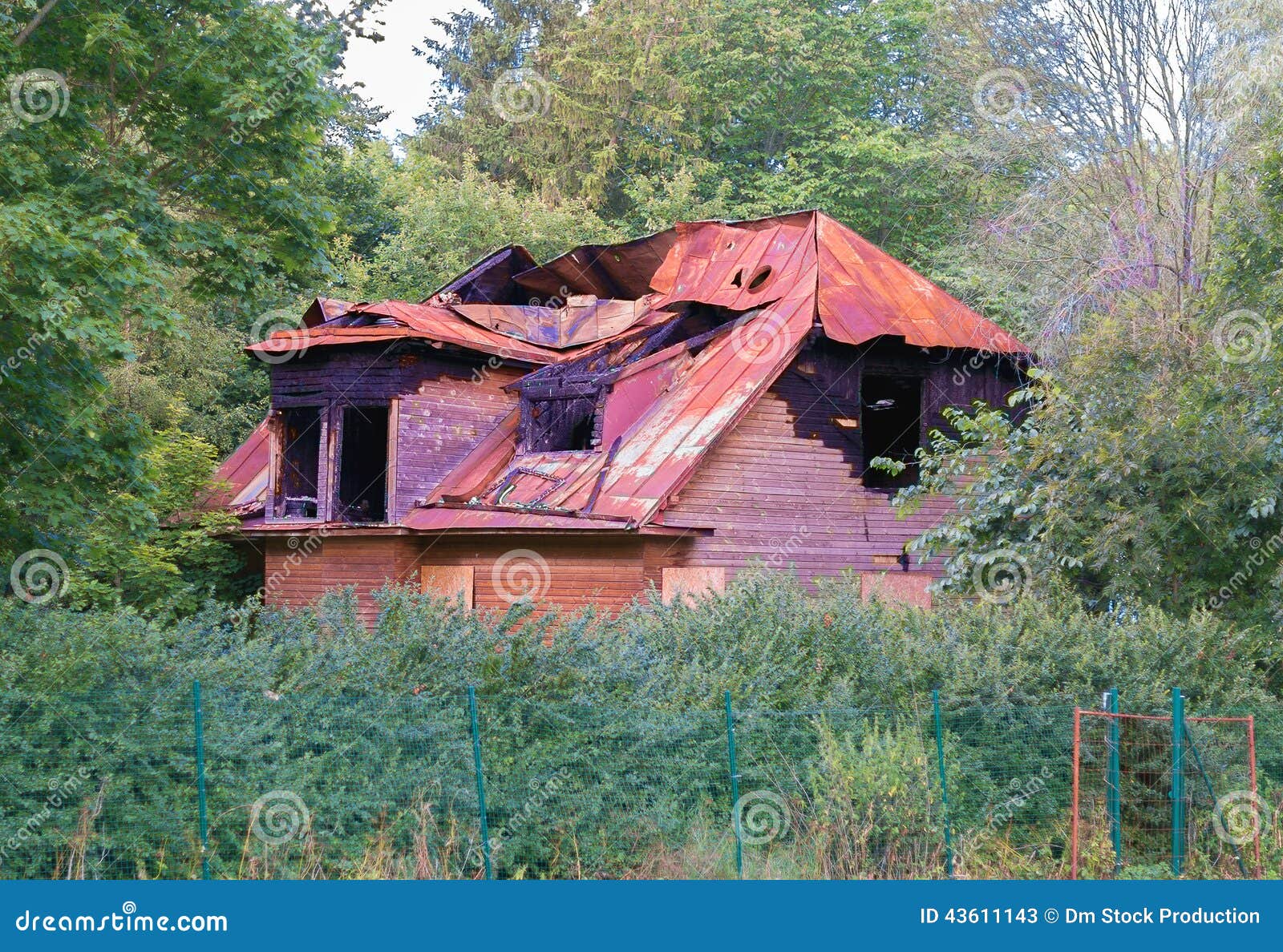 Old burned-out house. stock image. Image of dirty, construction - 43611143