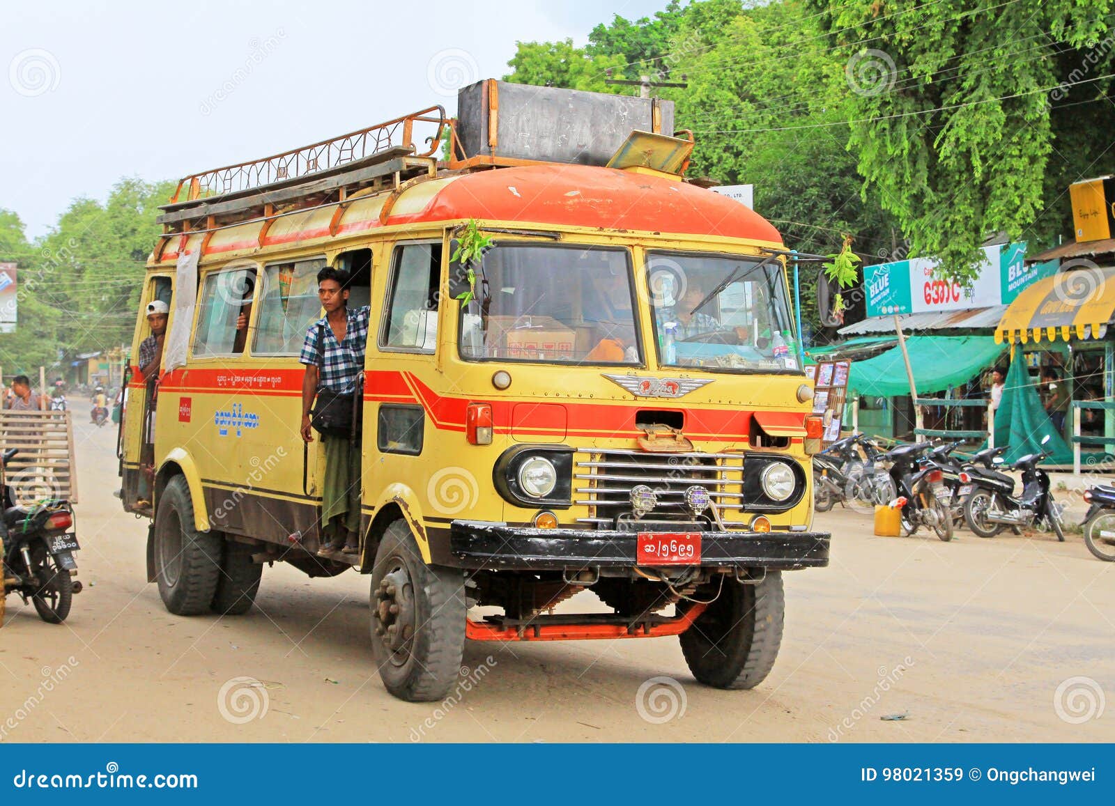 Old Bus in Bagan, Myanmar editorial stock image. Image of town - 98021359