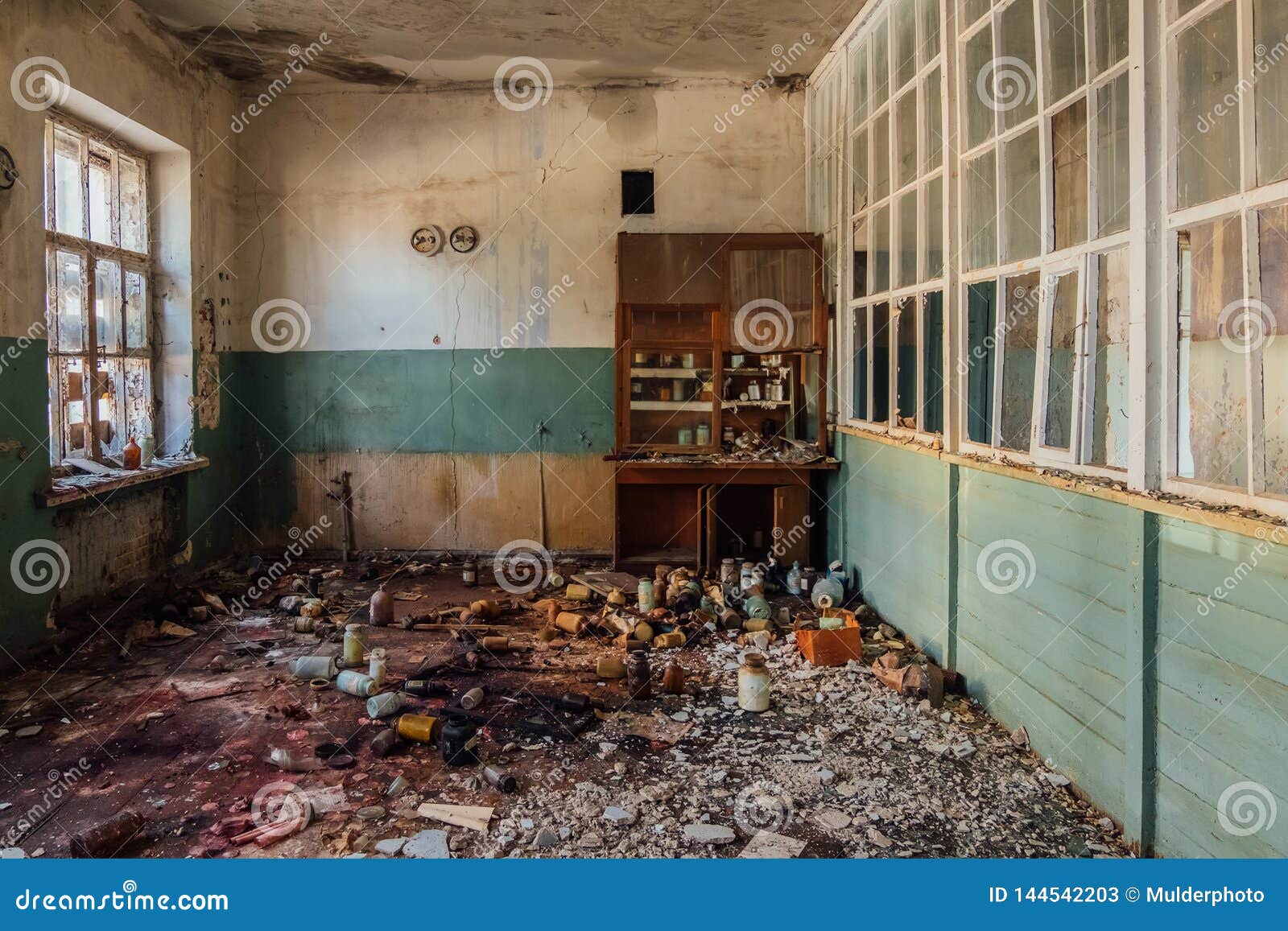 Abandoned Chemical Laboratory Stock Image - Image of dark, chemistry ...
