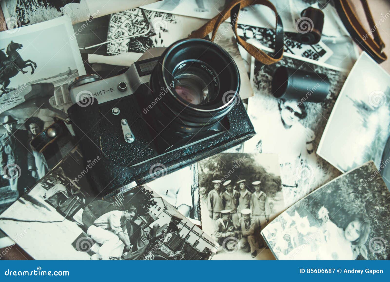Old camera and photos editorial photography. Image of lens - 85606687
