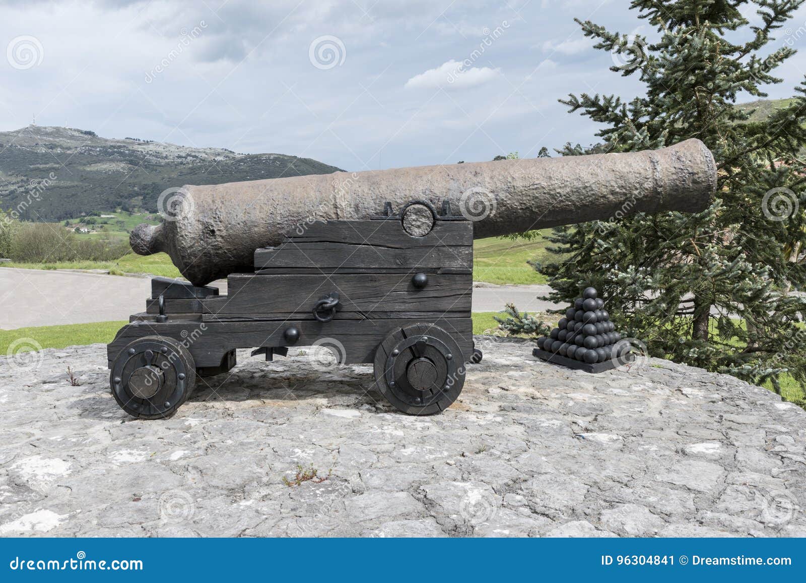 Old Cannon with Cannonballs Stock Image - Image of iron, cannonballs ...