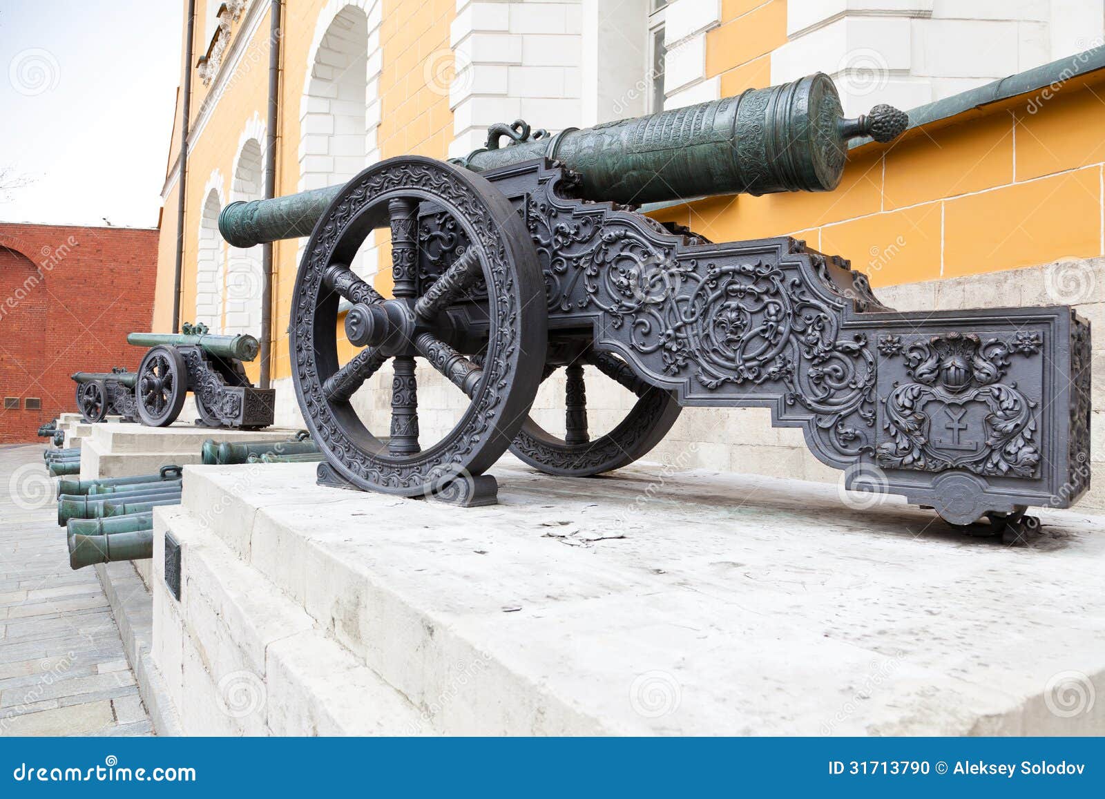 Old Cannon With Lion Sculpture In People Hall Of Thanjavur Maratha ...