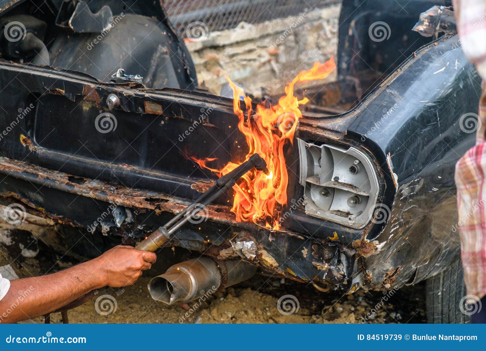 Old Car Ready To Be Scrapped Stock Image - Image of background, handle ...