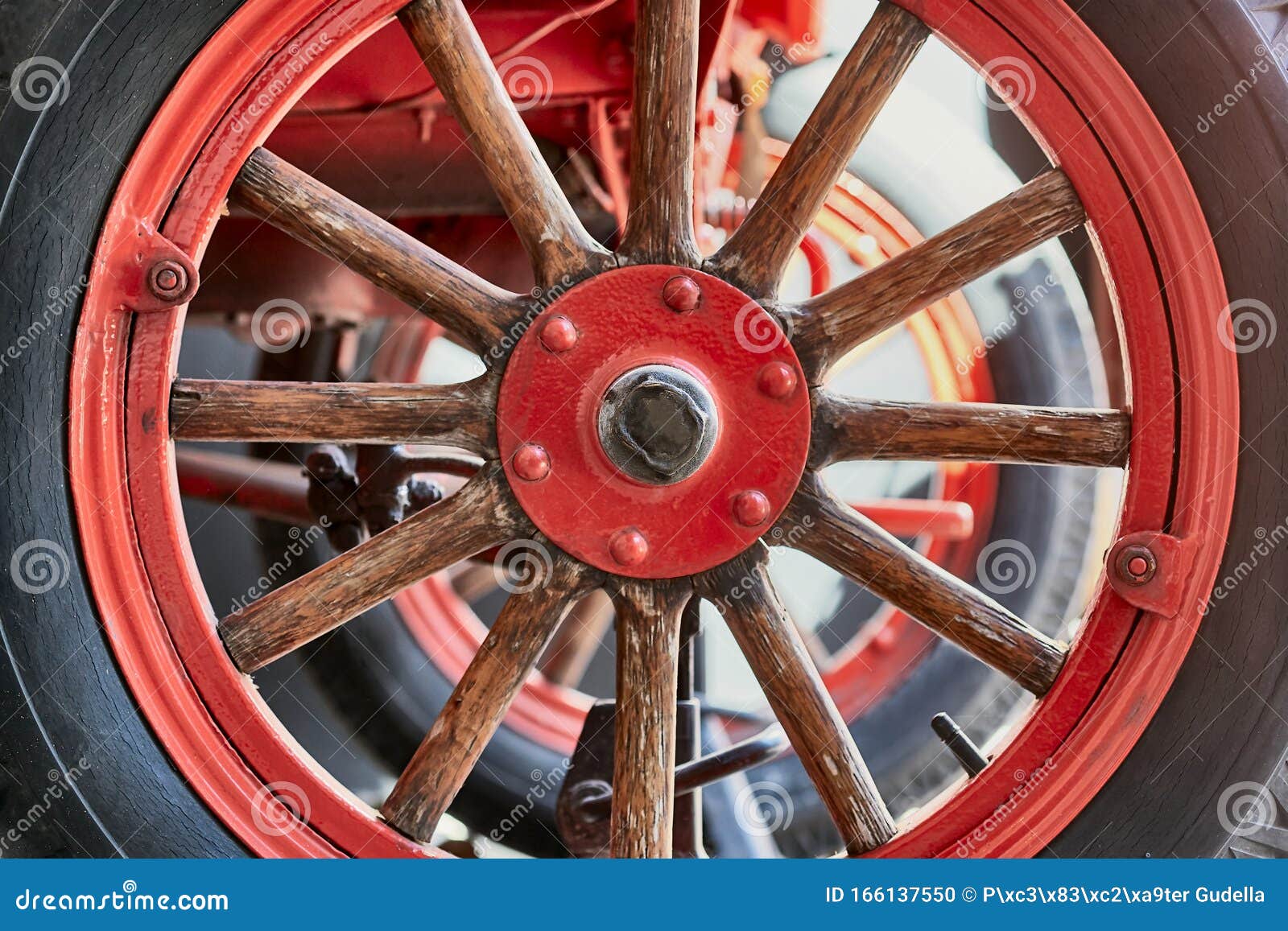 Old car wheel close up 库存照片. 图片 包括有 传统, 汽车, 齿轮, 行业, 通信工具 - 166137550