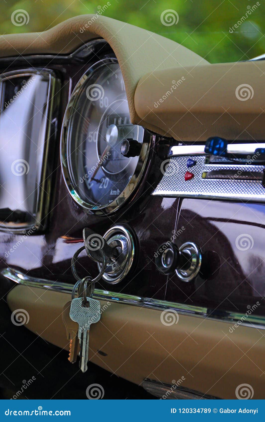Old instrument panel stock image. Image of meter, slusszkulcs - 120334789