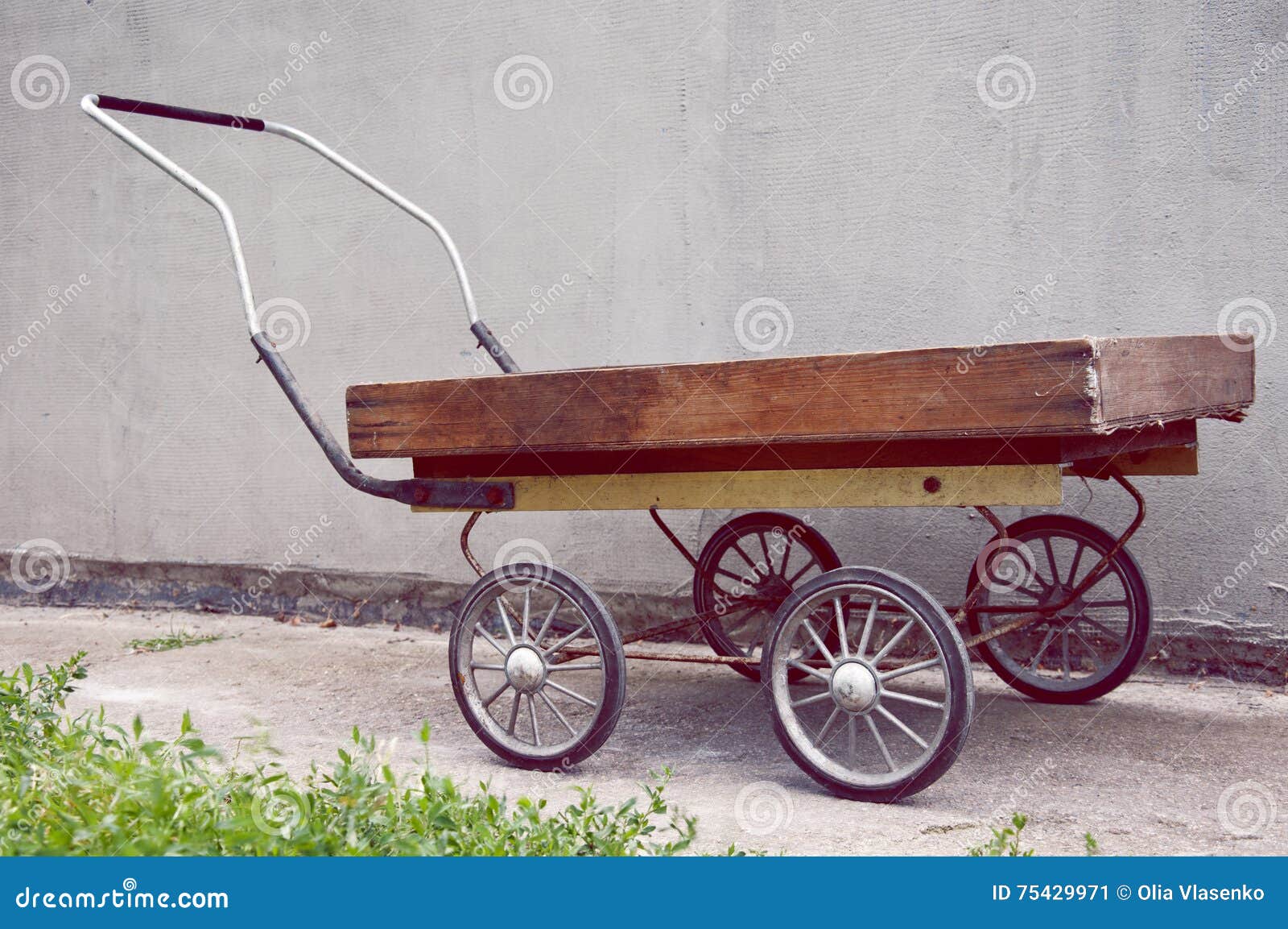 Old Cart Near the Old House Stock Image - Image of single, farm: 75429971