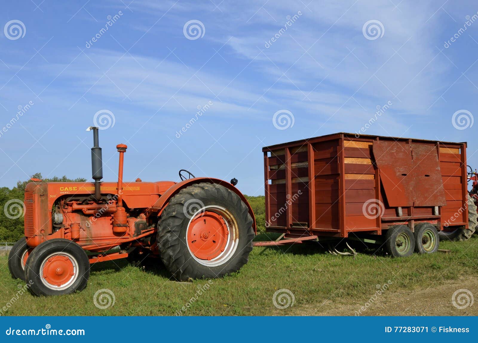 Old Case 500 Tractor Pulling a Wagon Editorial Photo - Image of steam ...