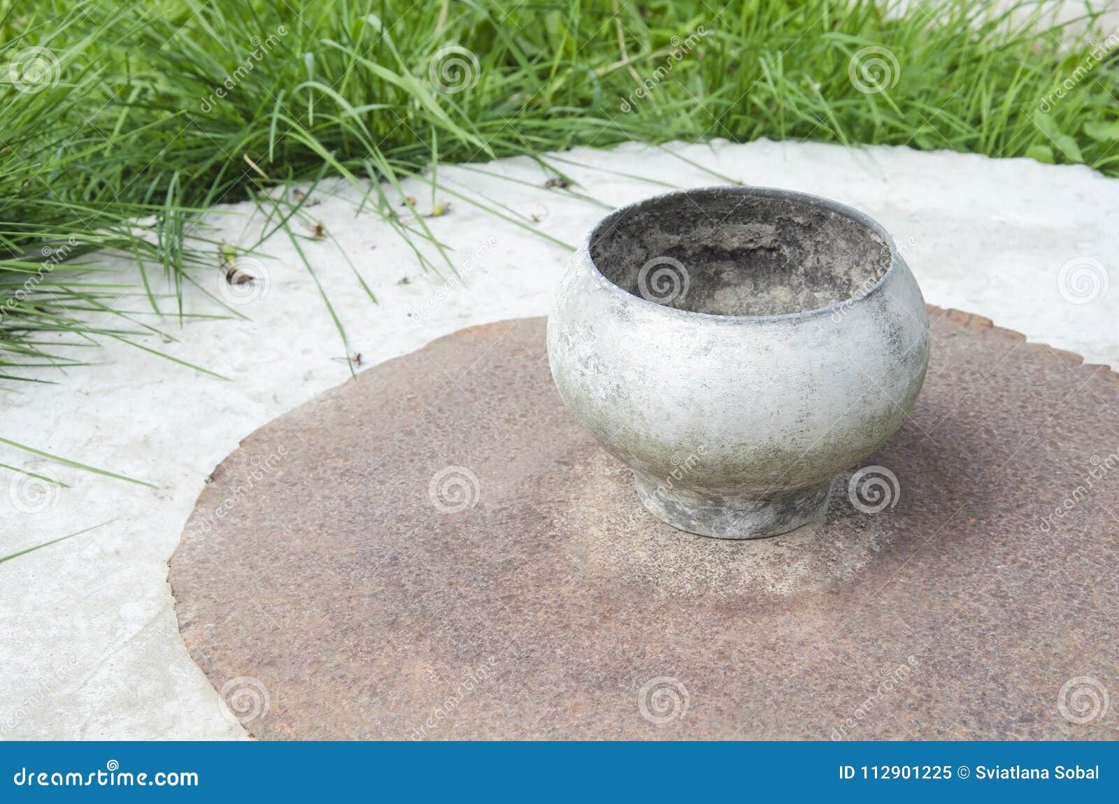 Old cast-iron pot stock image. Image of retro, campfire - 112901225