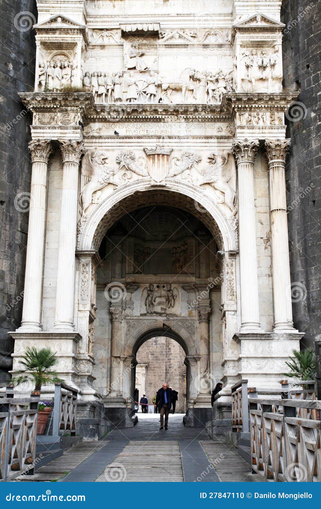 Old castle gate editorial image. Image of italy, gate - 27847110