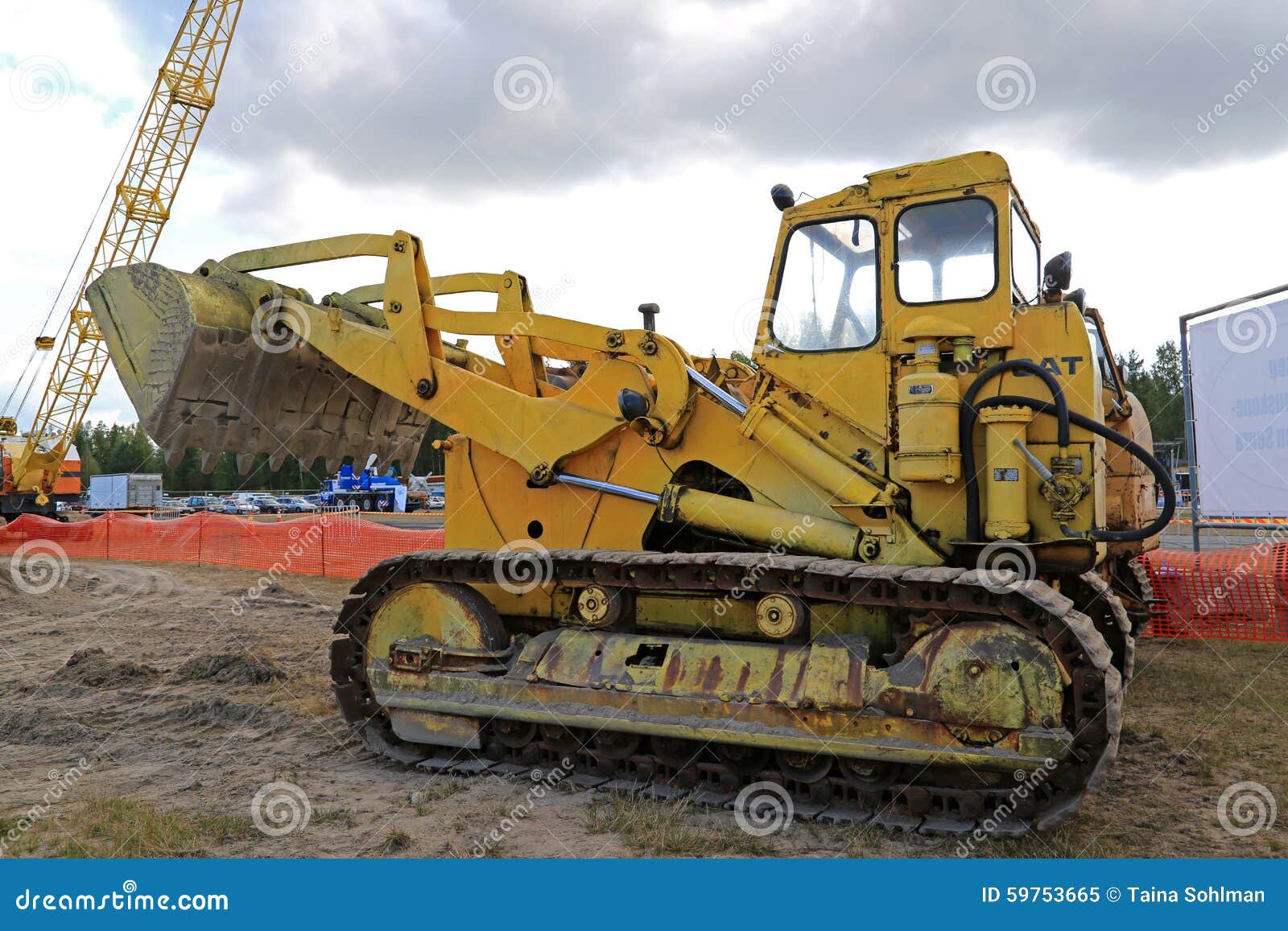 Old Cat 977 Crawler Dozer on Display Editorial Image - Image of finland ...