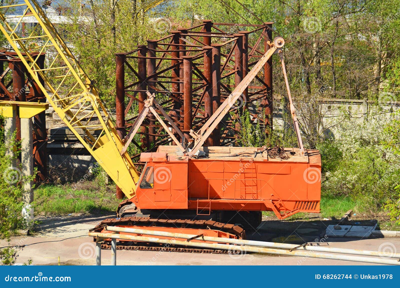 Old caterpillar crane stock photo. Image of engineering - 68262744