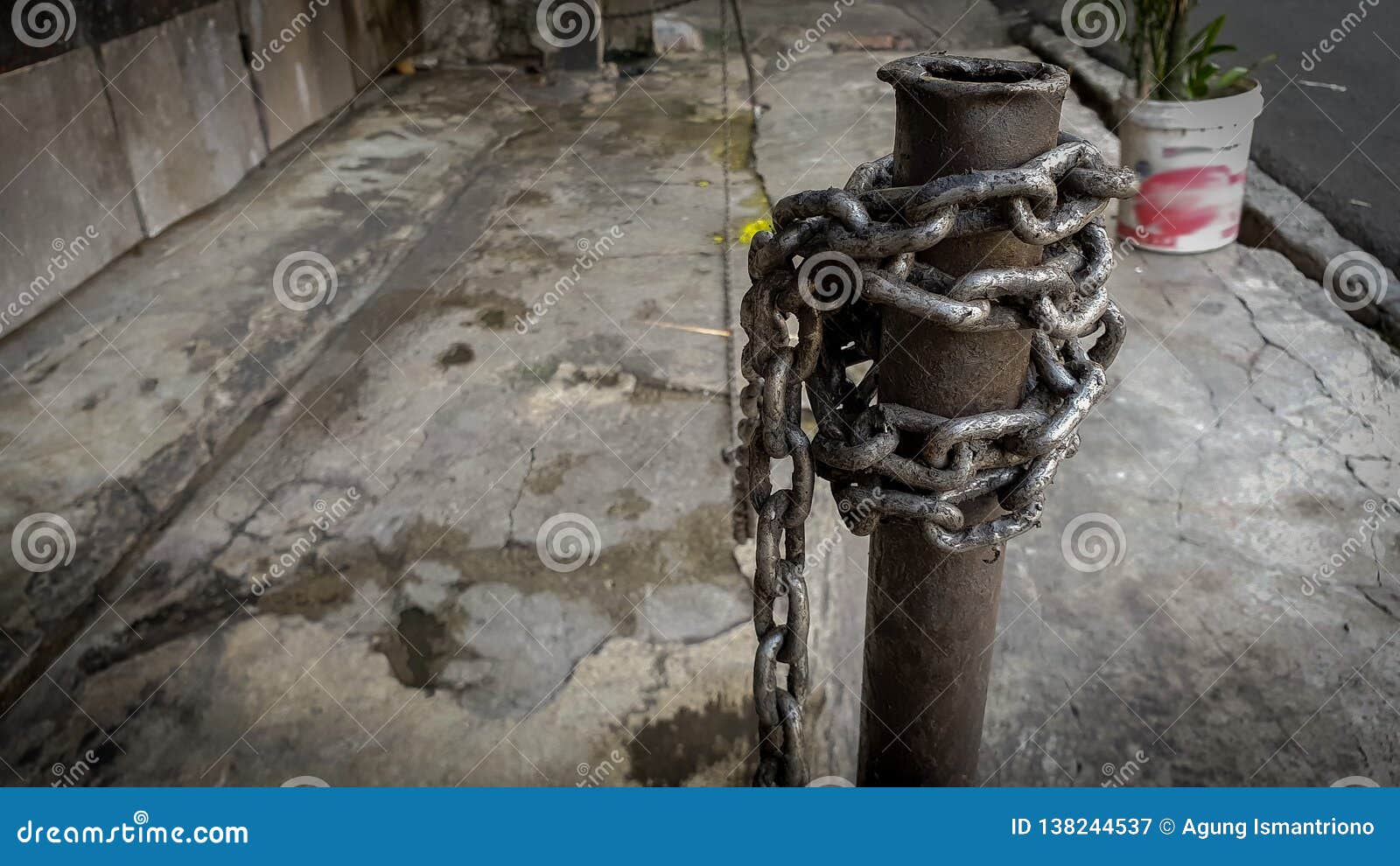 Old Chain on the Pole stock image. Image of brown, metallic - 138244537