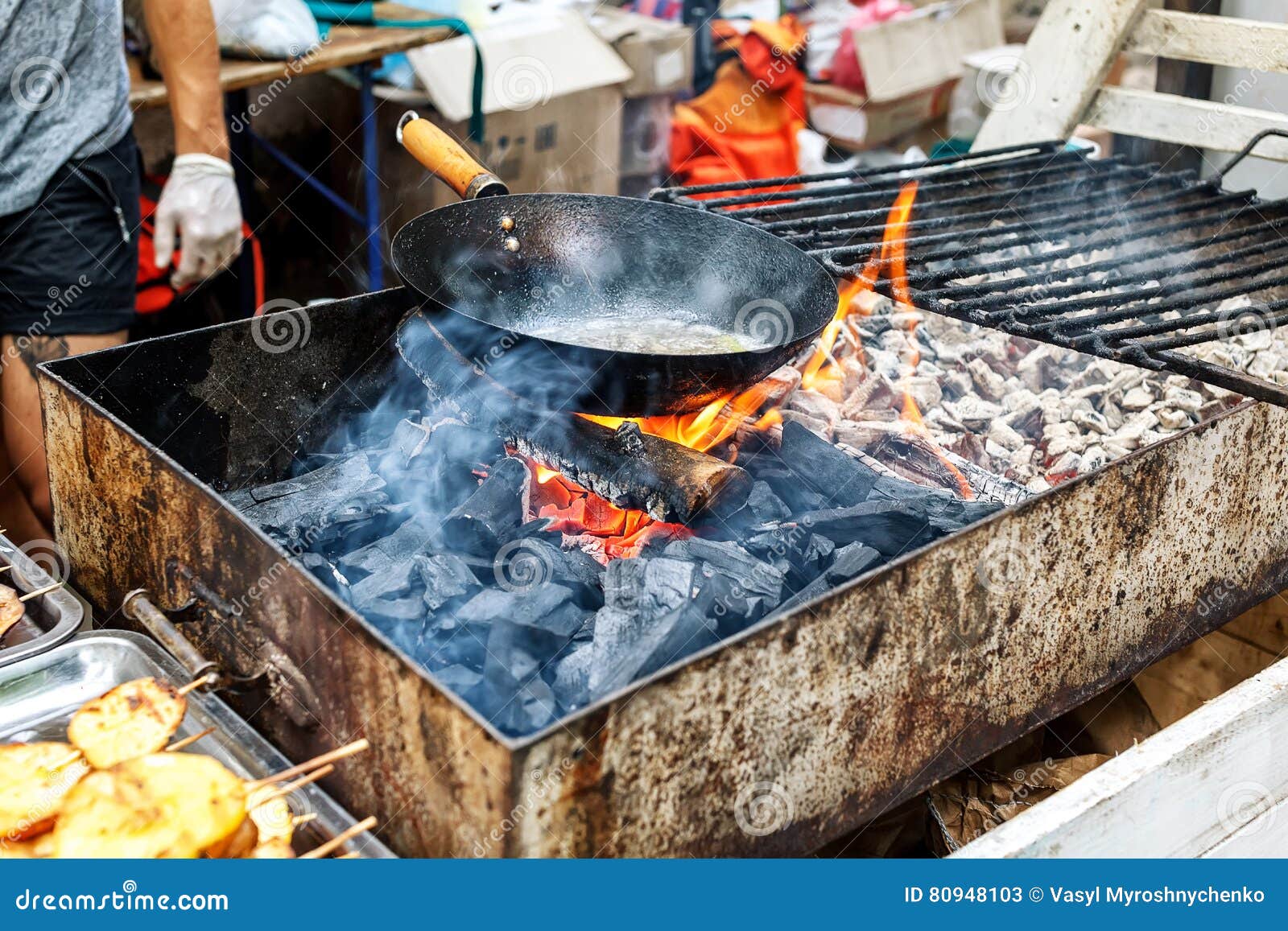 Old Chinese Wok Pan with Boiling Oil on a Fire Stock Image - Image of ...