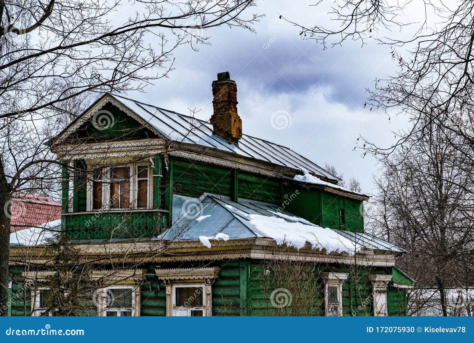 Old Classic Russian House in the Suburbs in Winter Stock Photo - Image ...