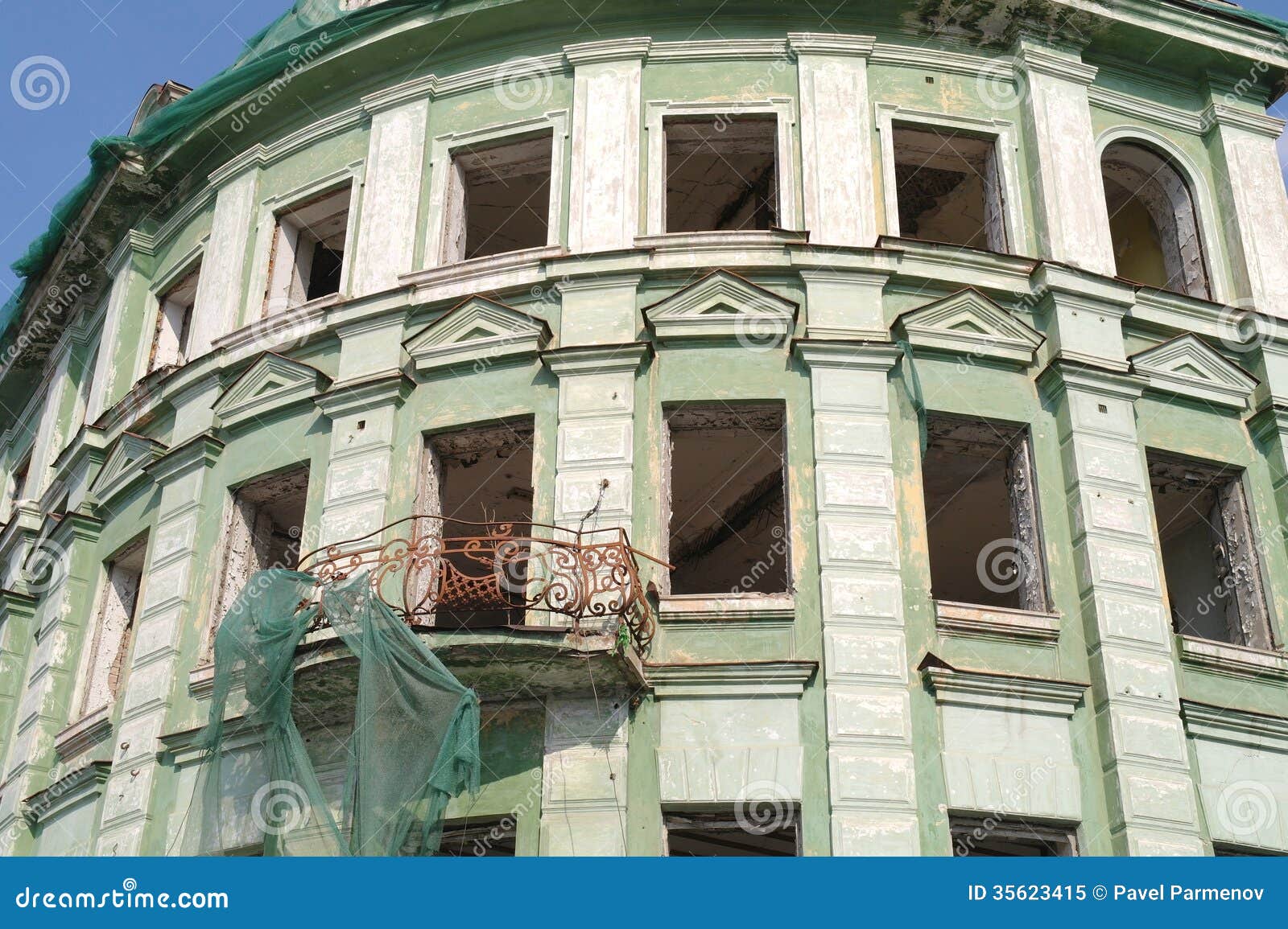 Old collapsing house stock image. Image of city, kazan - 35623415