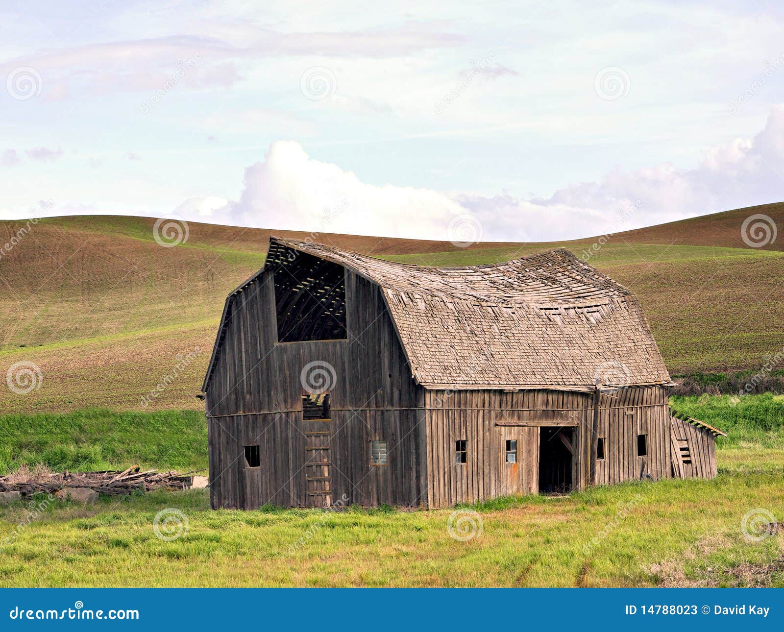 Old collapsing wooden barn stock image. Image of window - 14788023