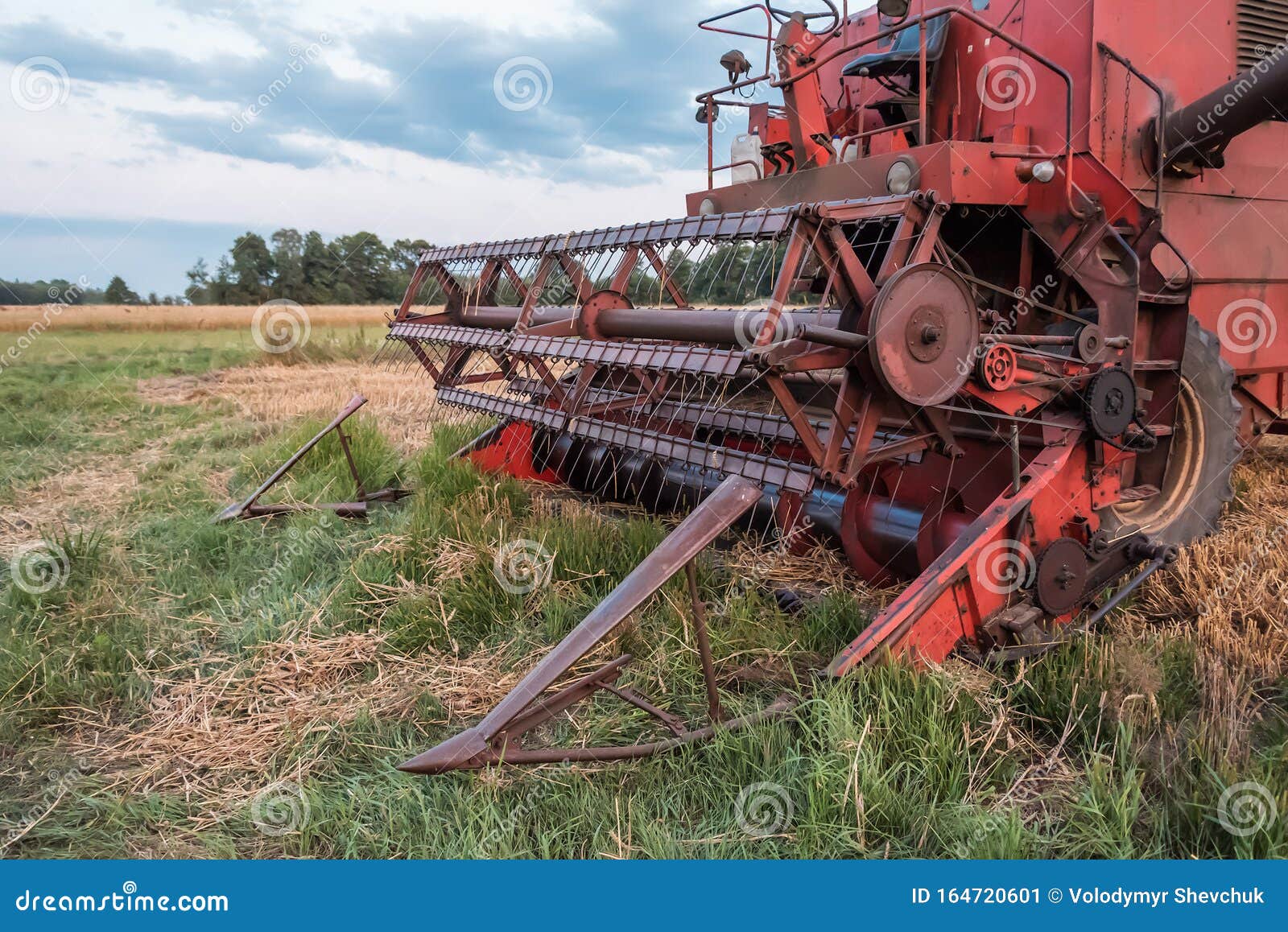 Old Combine Works in the Field Stock Image - Image of growth, farmland ...
