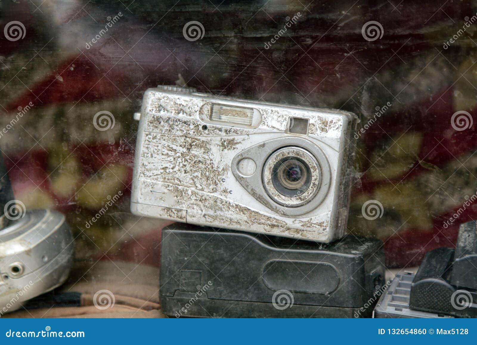 Old compact camera stock photo. Image of device, instrument - 132654860