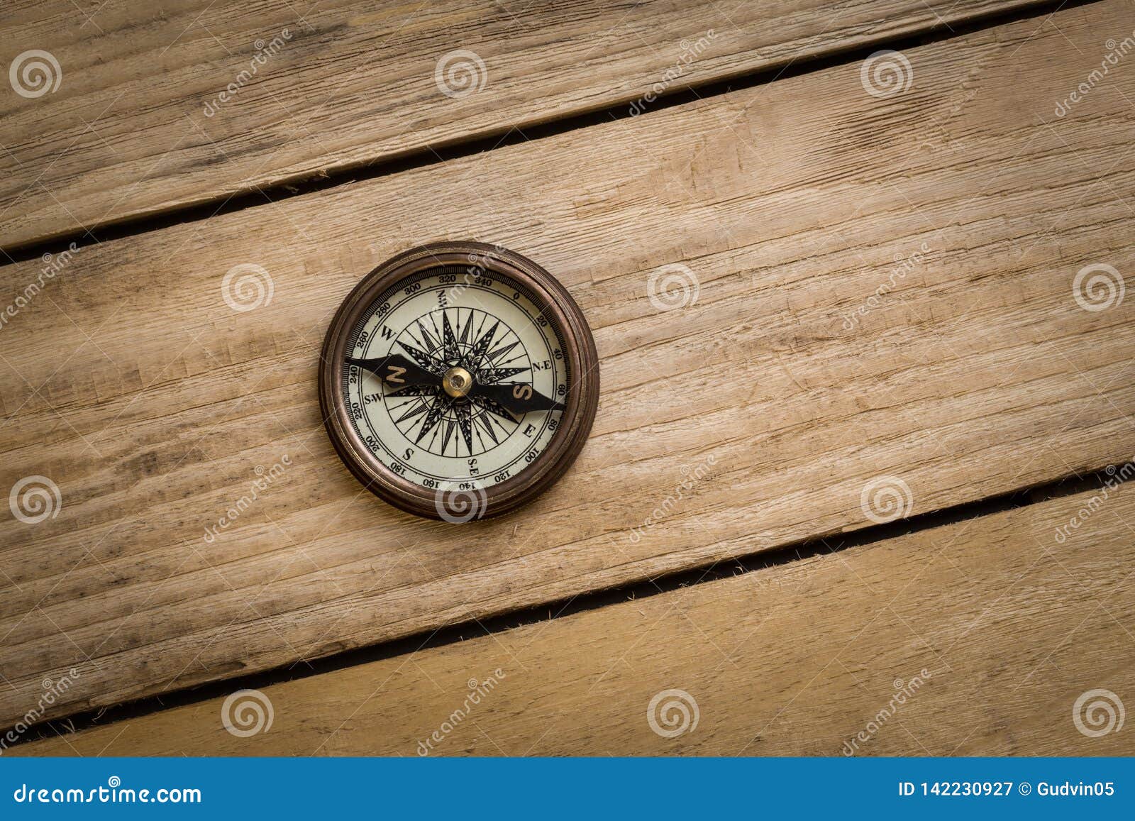 Old Compass on Wooden Table Stock Image - Image of brown, search: 142230927