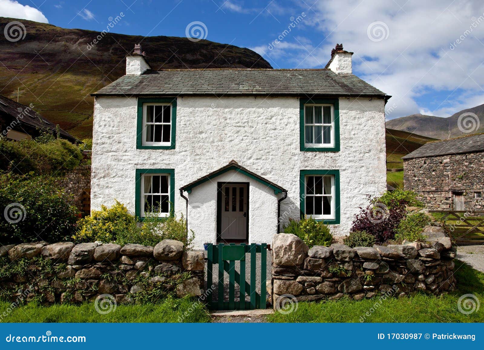 Old cottage in England stock image. Image of nature, cottage - 17030987