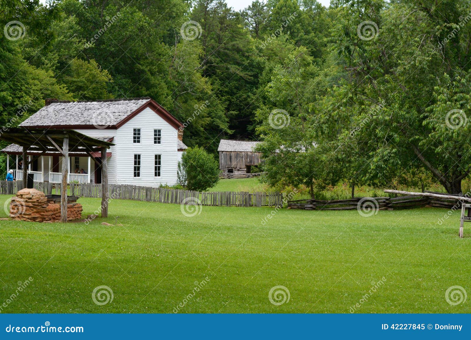 Old Country Home stock image. Image of green, farm, hisoric - 42227845