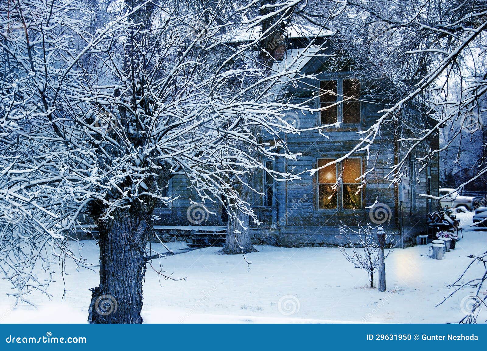 Old Country Style House in Snow Stock Photo - Image of cozy, snow: 29631950