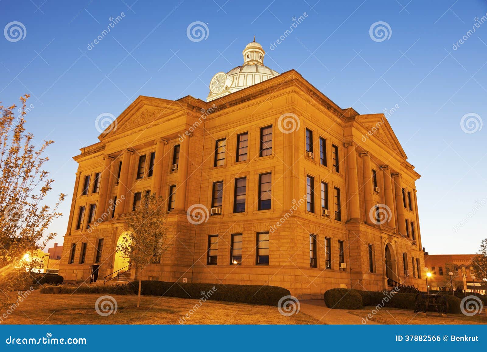 Old Courthouse in Lincoln, Logan County Stock Photo - Image of lincoln ...
