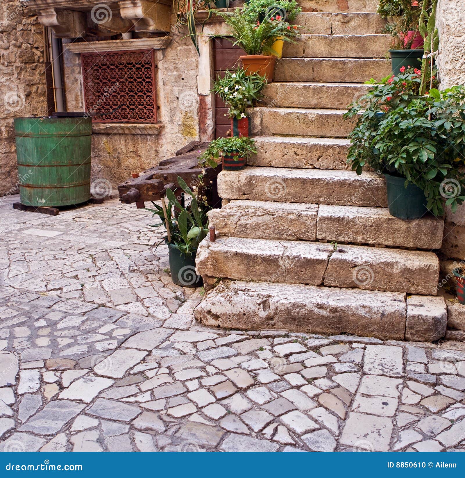 Old courtyard stock photo. Image of california, entrance - 8850610