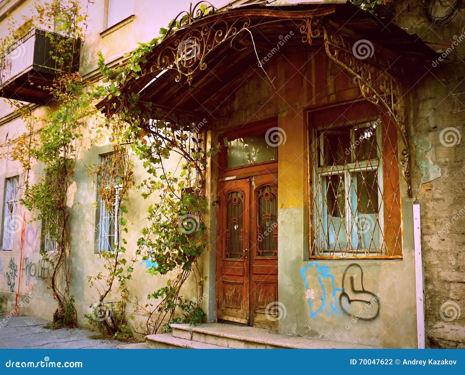 Old courtyard in the city editorial photography. Image of ukraine ...