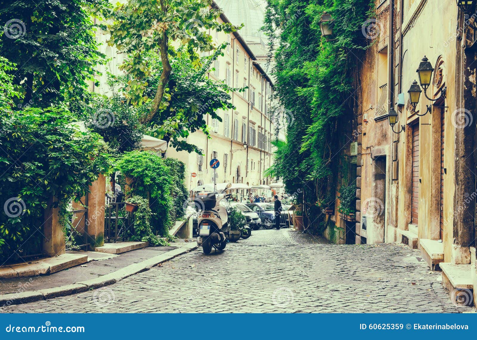 Old courtyard in Rome stock image. Image of rome, outdoor - 60625359