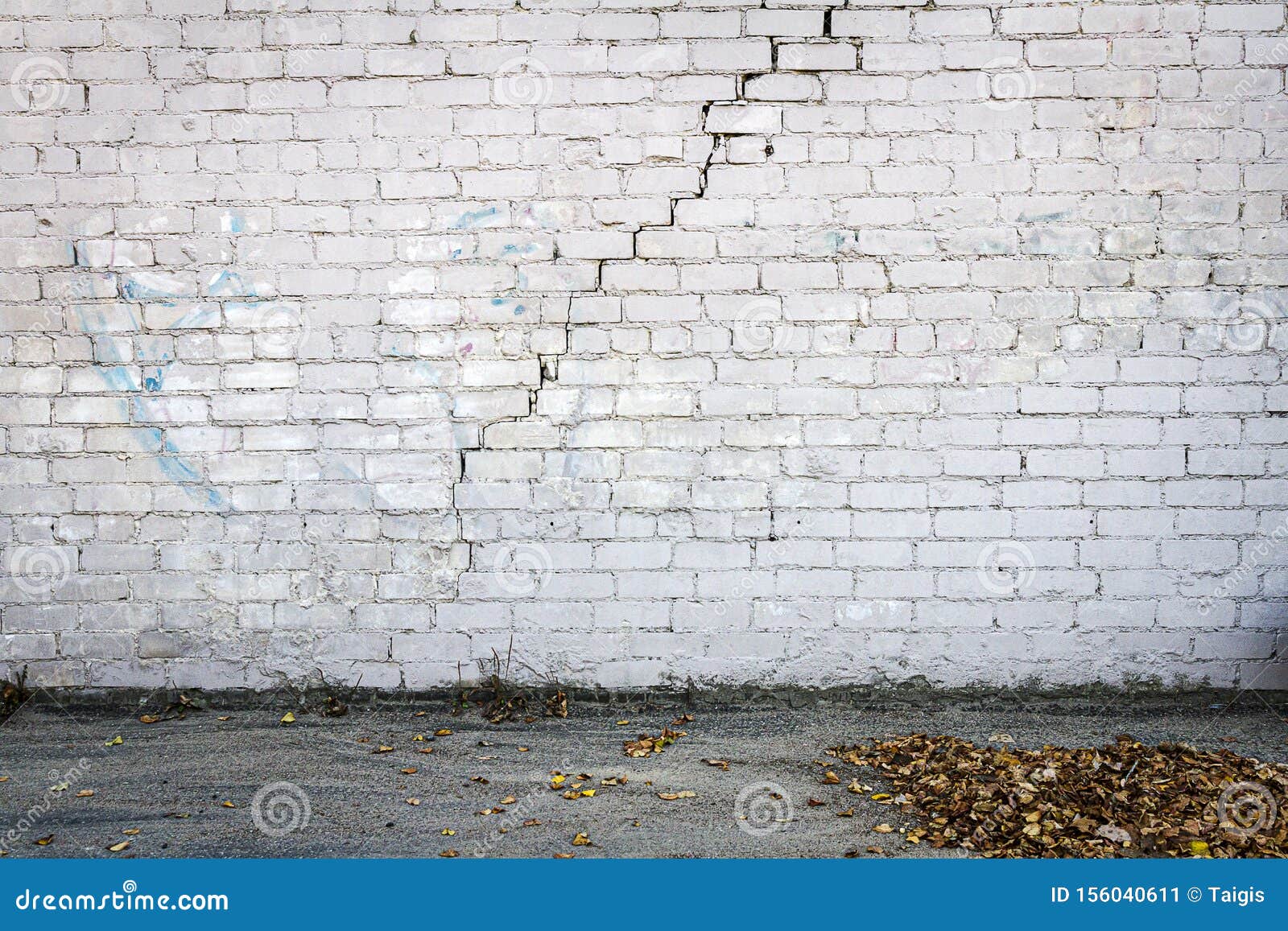 Old Cracked White Brick Wall Stock Image - Image of block, background ...
