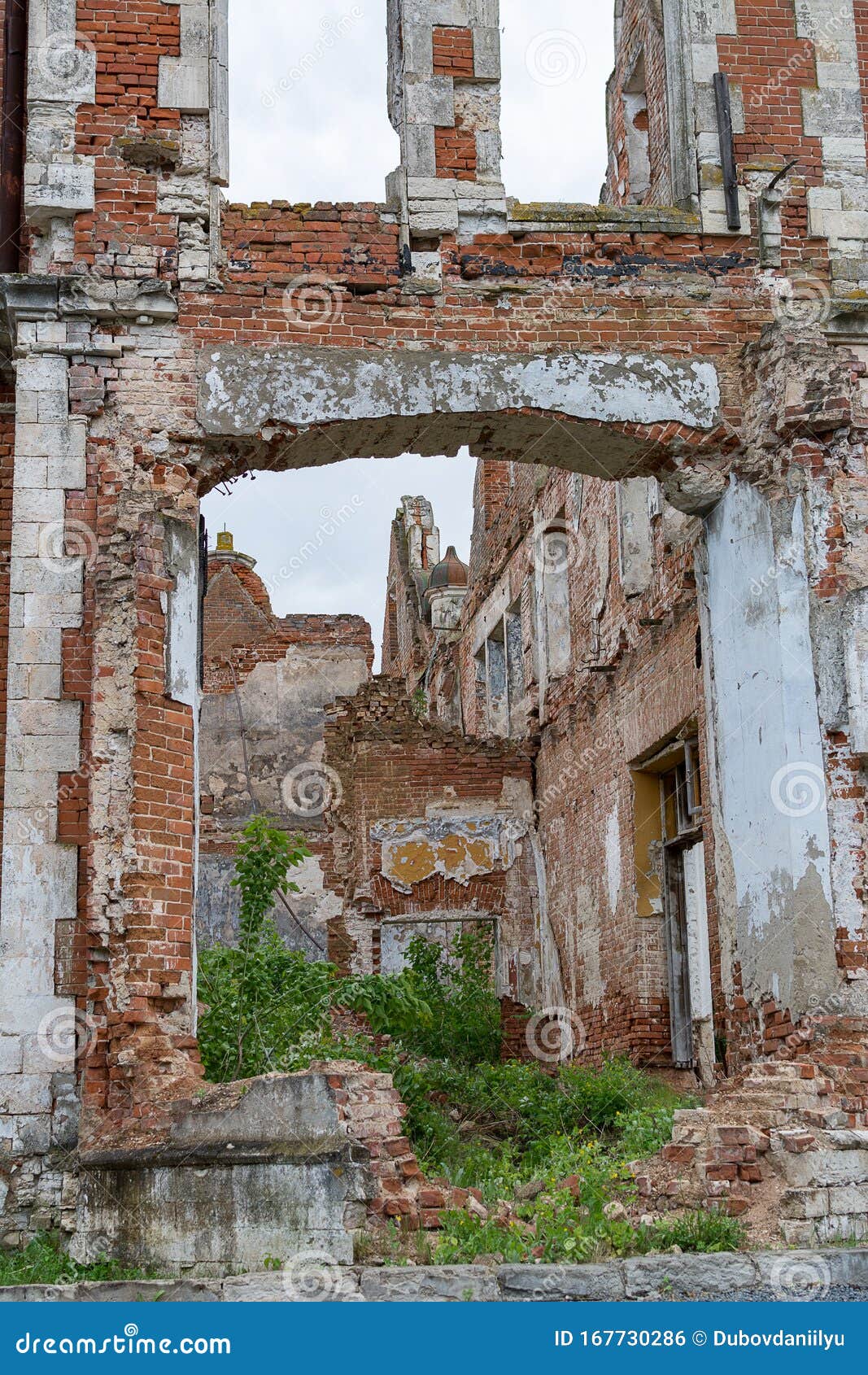 Old Crumbling Brick Building Stock Photo - Image of design, brickwork ...