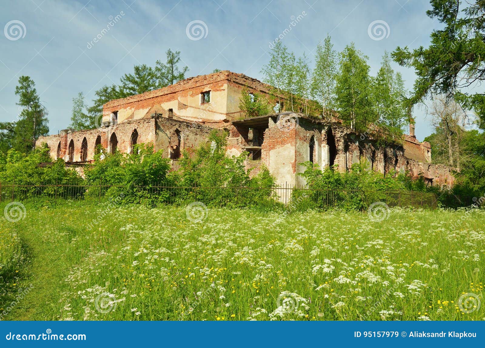 The Old Crumbling Building. Stock Image - Image of brick, broken: 95157979