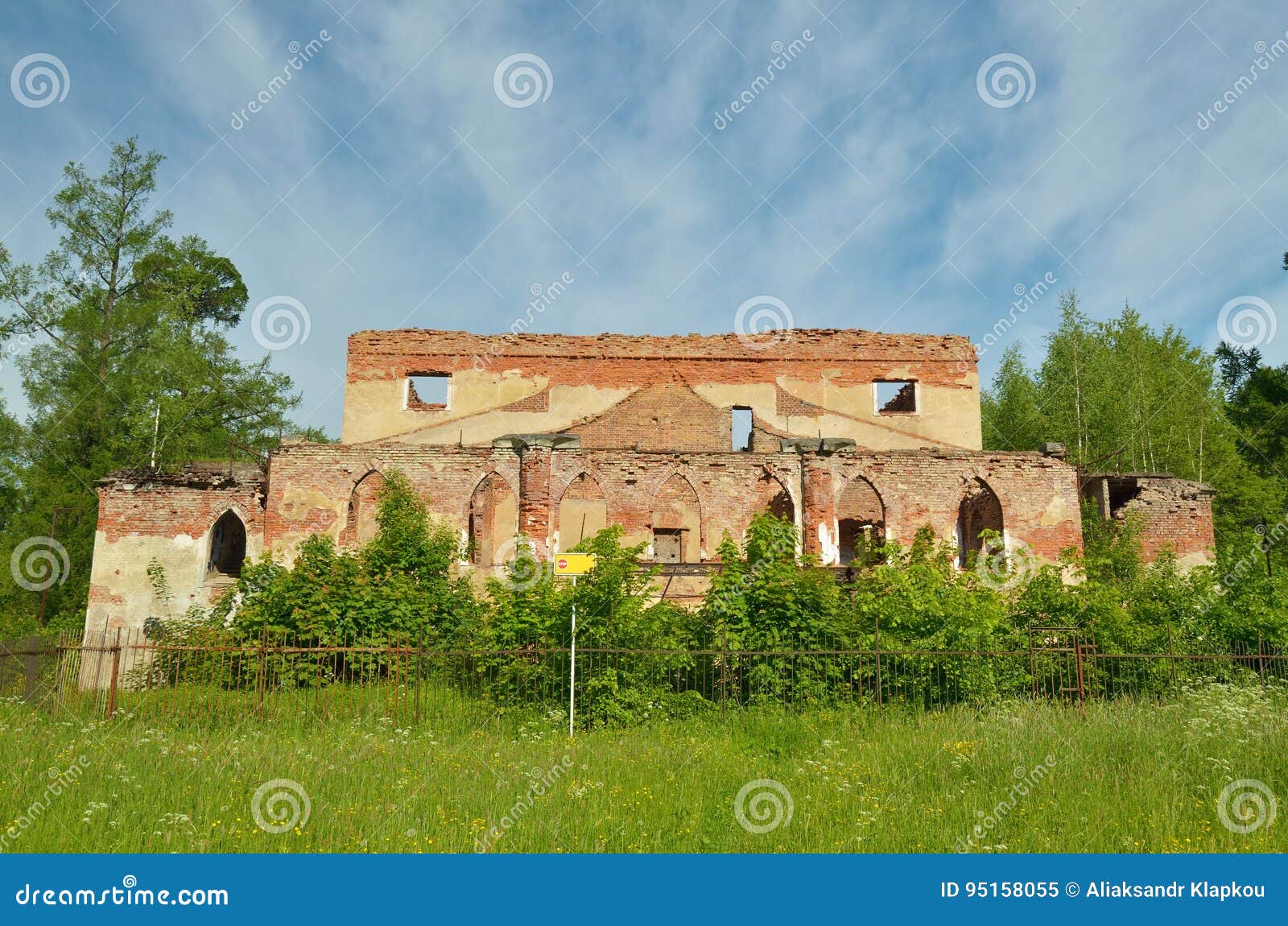 The Old Crumbling Building. Stock Image - Image of nature, destroy ...