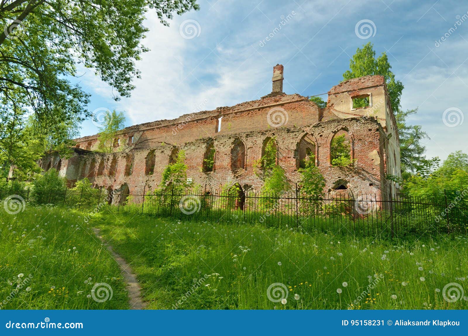 The Old Crumbling Building. Stock Image - Image of danger, damage: 95158231