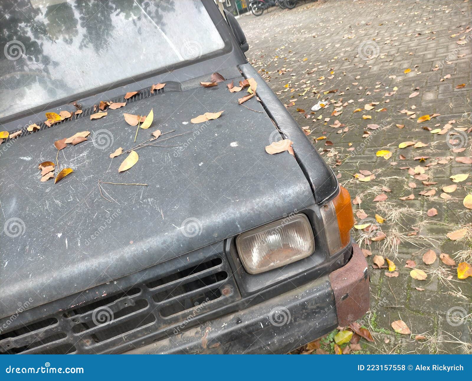 Old Damaged Car Suitable for Scrap Stock Photo - Image of scrap, sedan ...