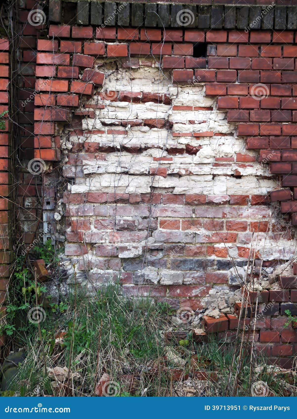 Old Damaged Wall with Bricks Stock Image - Image of fragment, structure ...