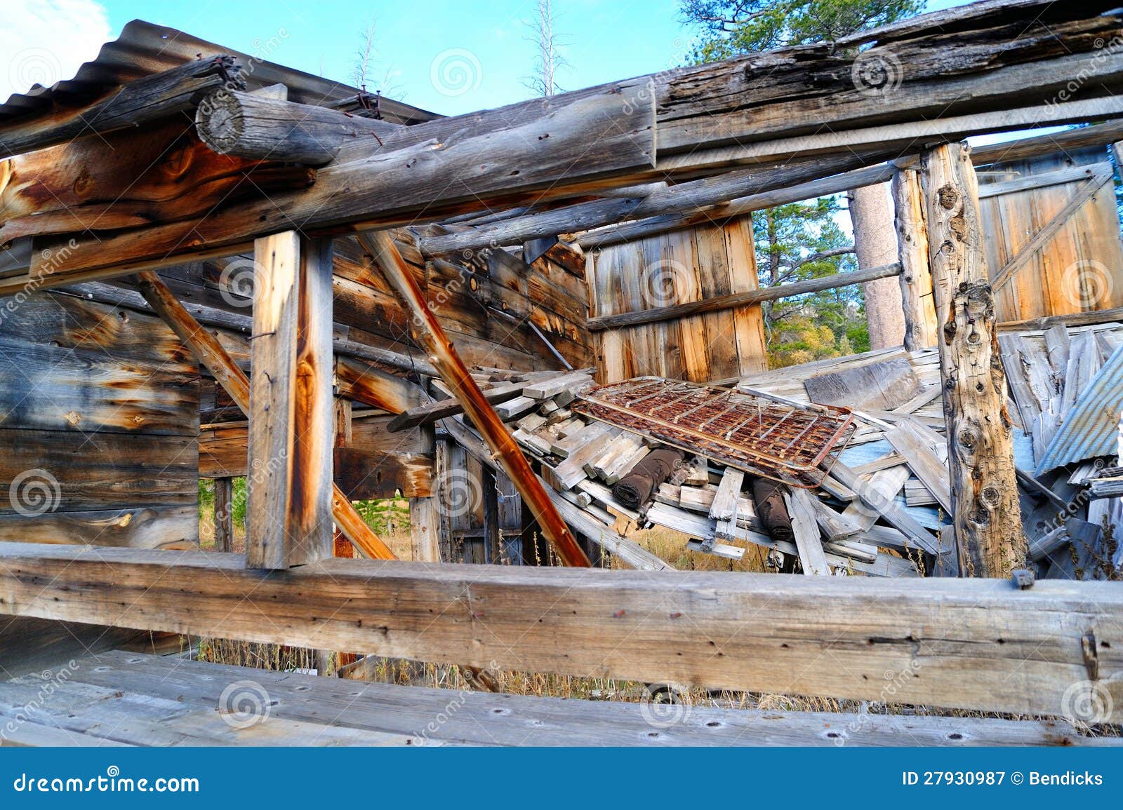 Old Decaying House stock image. Image of wooden, abandoned - 27930987