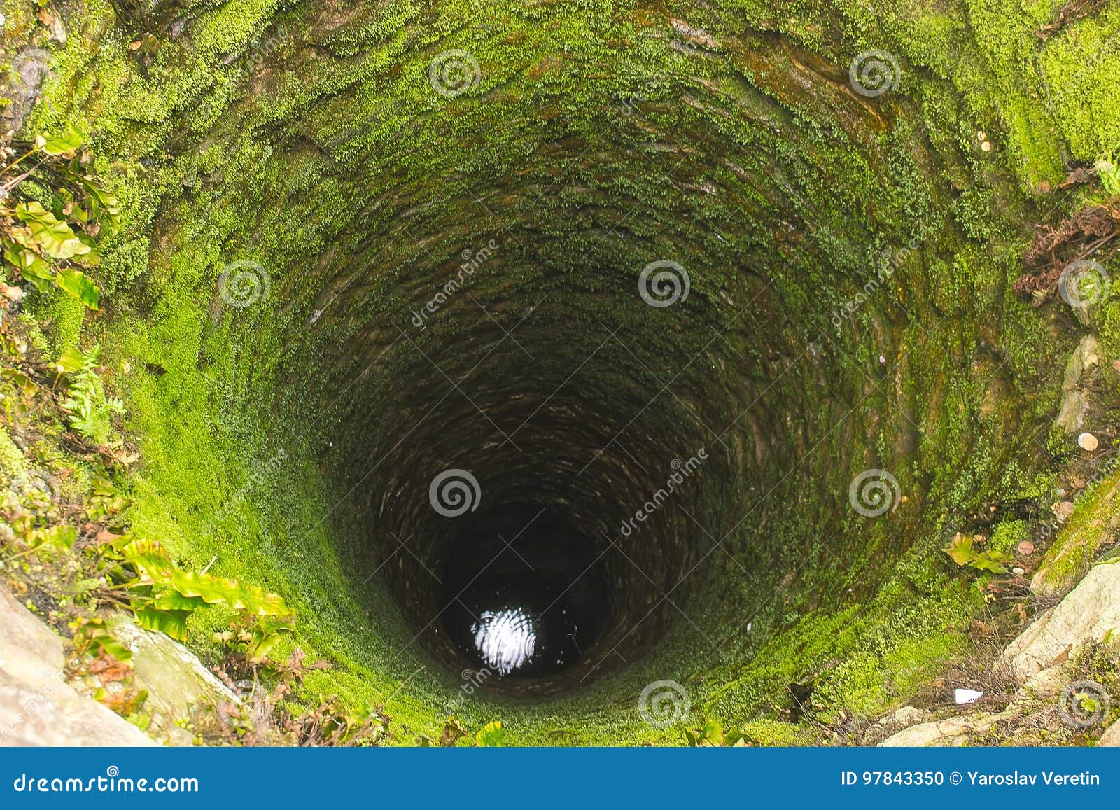 Old deep well with moss stock photo. Image of cascade - 97843350
