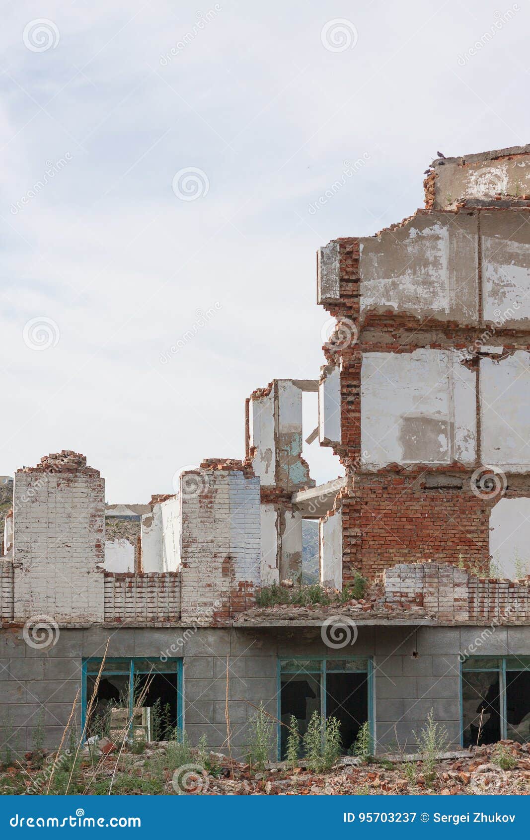 The Old Destroyed Brick Multi-storey Building Stock Image - Image of ...