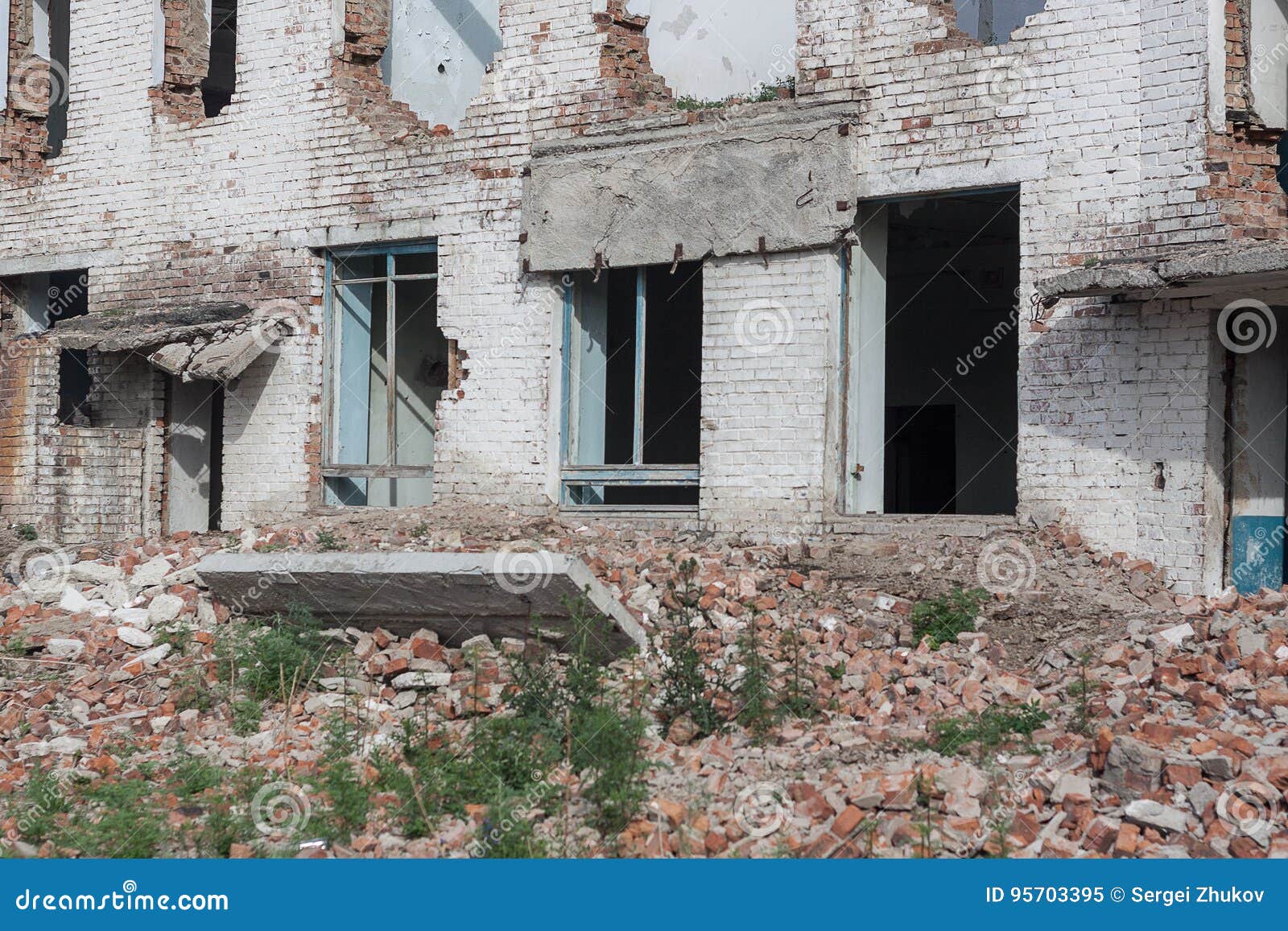 The Old Destroyed Brick Multi-storey Building Stock Image - Image of ...