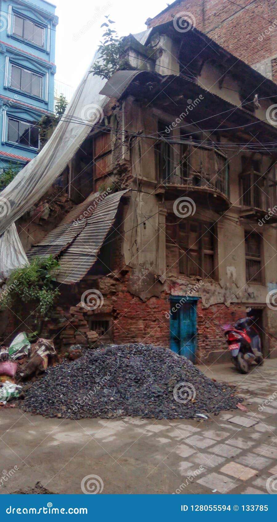 Old Destroyed House after Kathmandu Earthquake Stock Photo - Image of ...