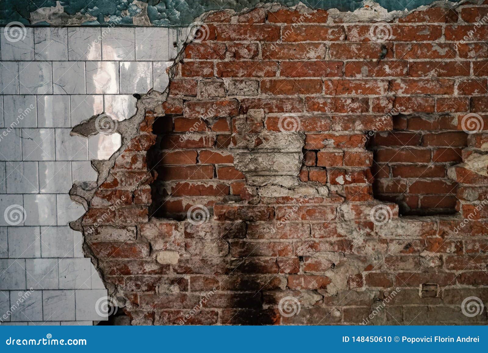 Old Destroyed Wall Wih Bricks and Tile Stock Photo - Image of backdrop ...