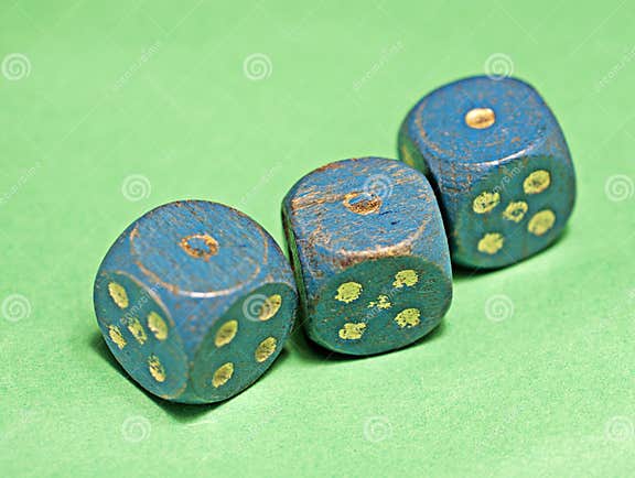 Old dice stock image. Image of play, object, five, roll - 17796223