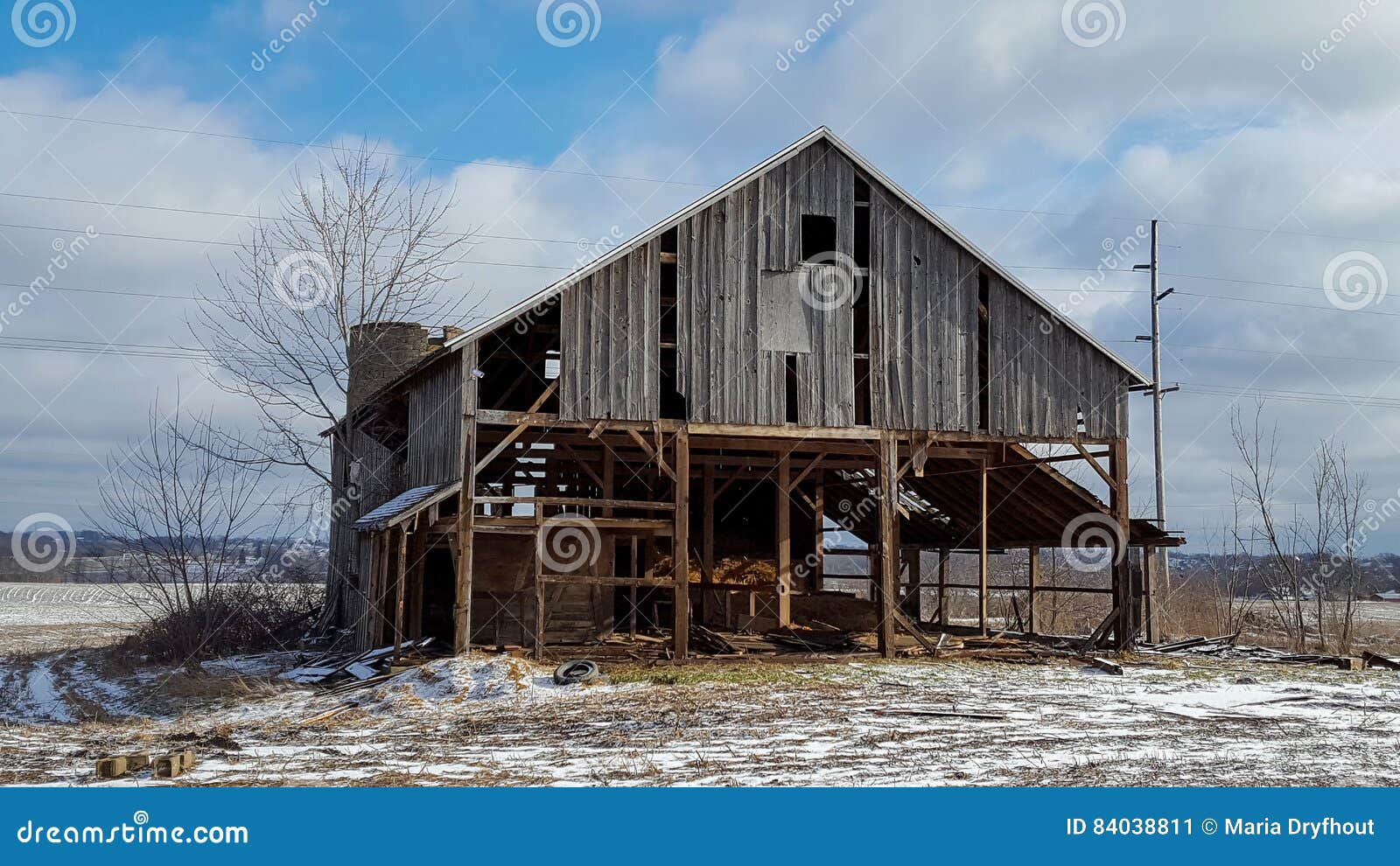 Old Dilapidated Barn in Winter Stock Image - Image of structure, grungy ...