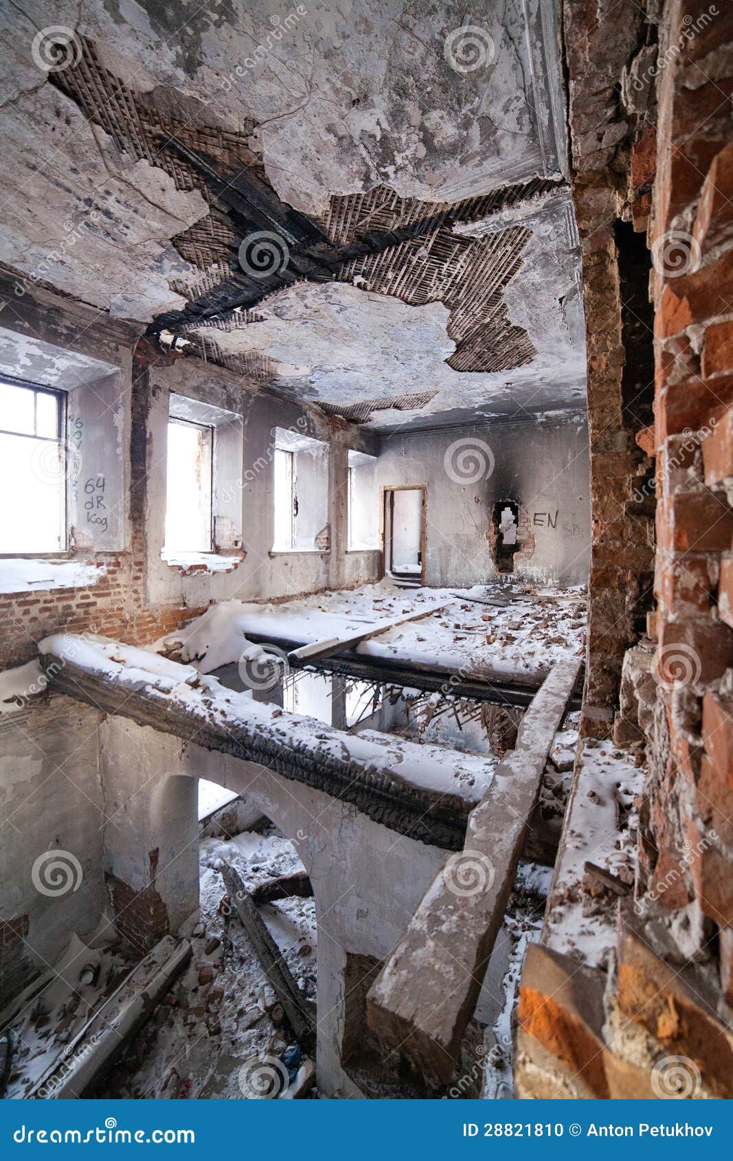 The Old Dilapidated Building. Stock Photo - Image of city, holes: 28821810
