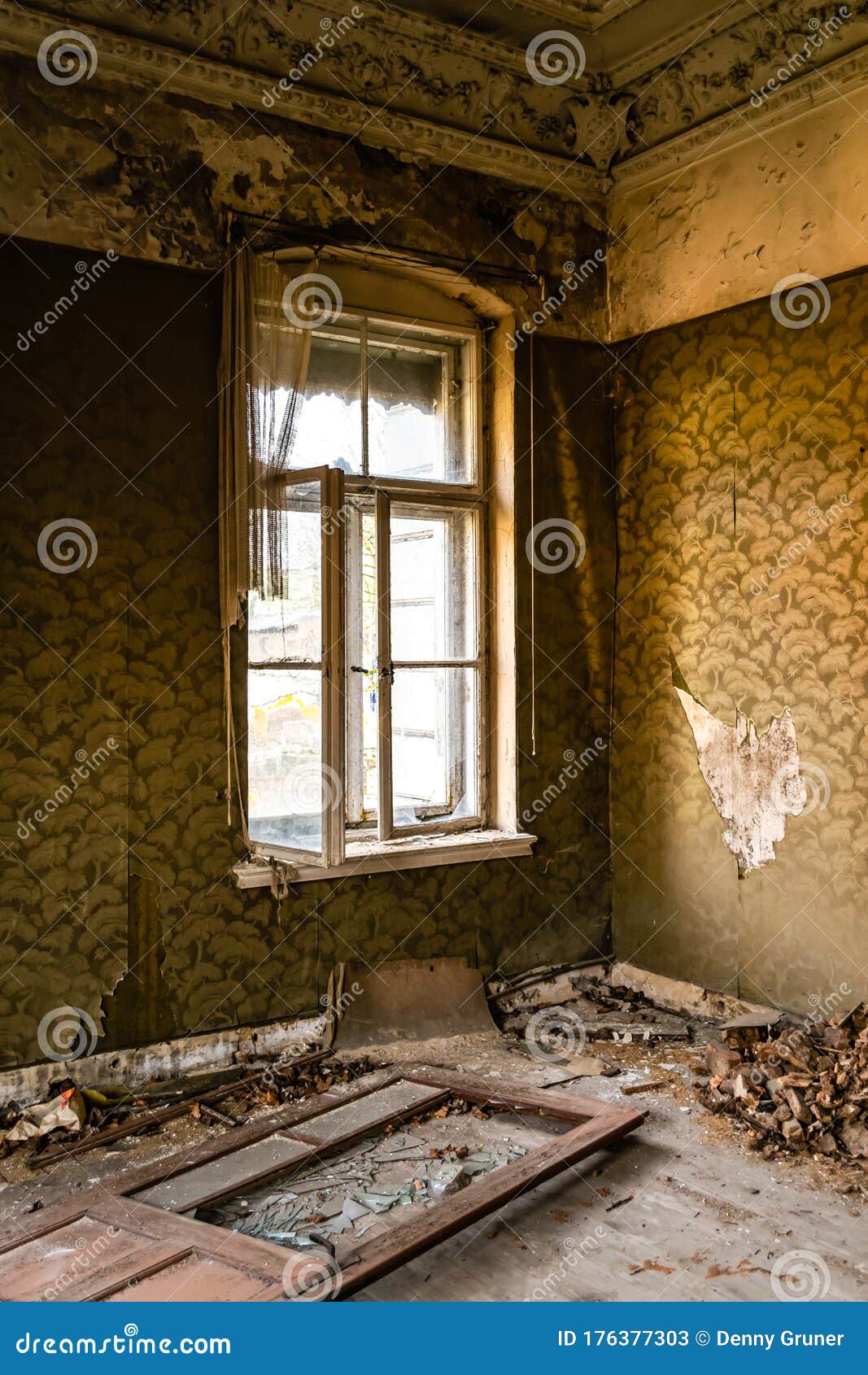 An Old Dilapidated Empty Room Stock Image - Image of frame, classic ...