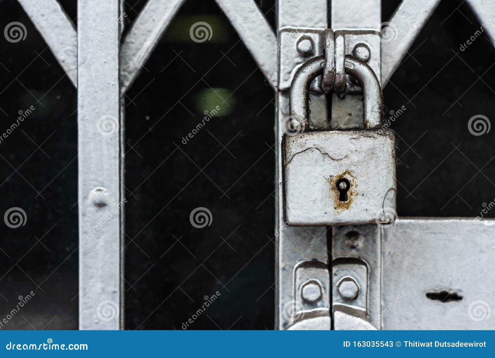 Master Key Lock Up the Door Stock Image - Image of chrome, iron: 163035543